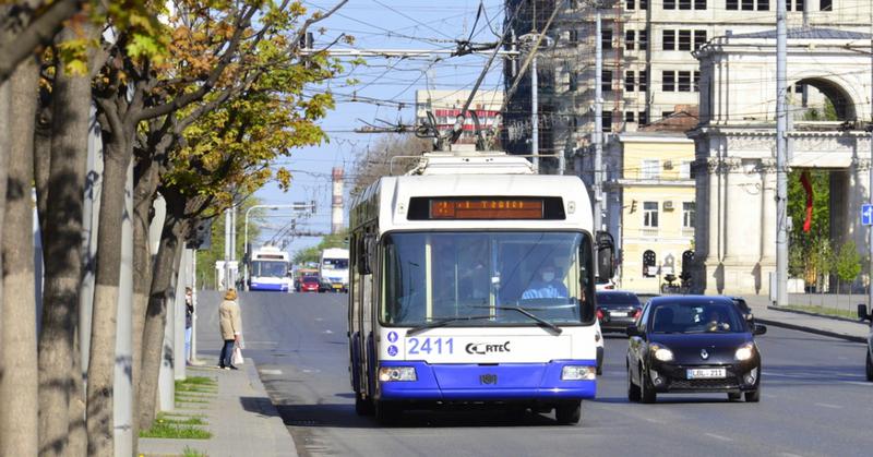 Traficul rutier va fi suspendat pe mai multe străzi din centrul Chișinăului. Cum va circula ...